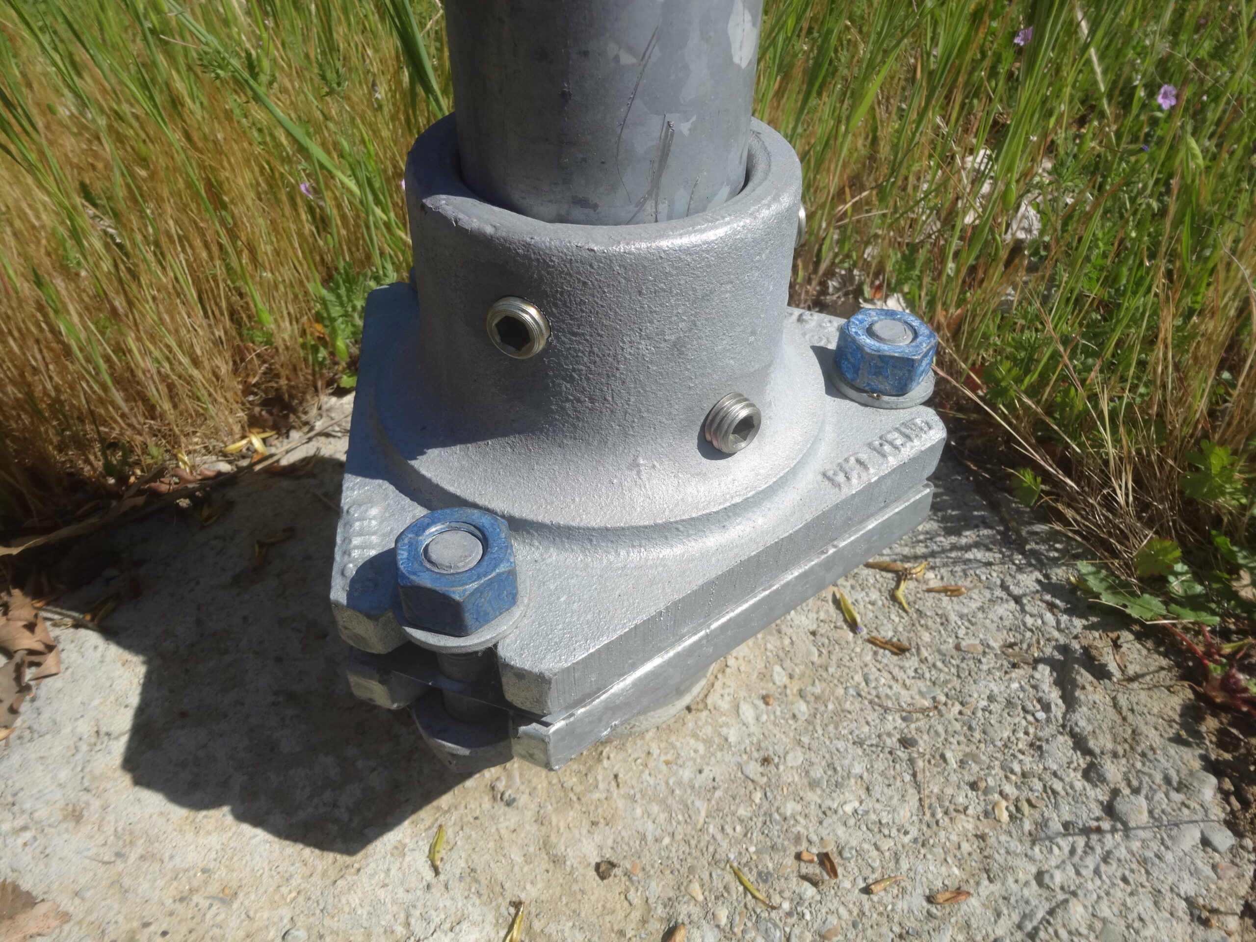 Round Post Triangular Slipbase System - Task Force 13